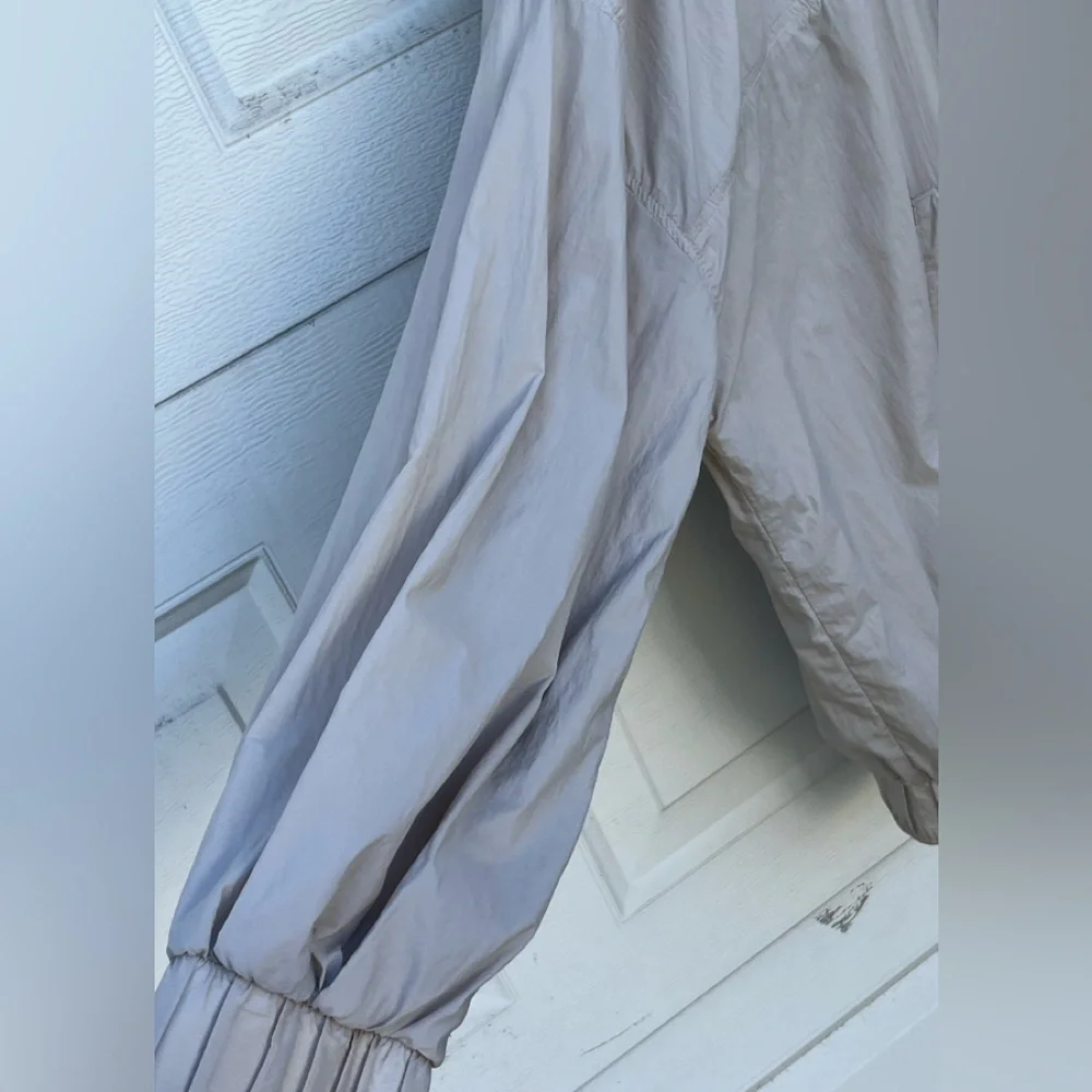 Athleta | Sweaters | Athleta Womens Gray Wind Breaker Long Puff Sleeves ...